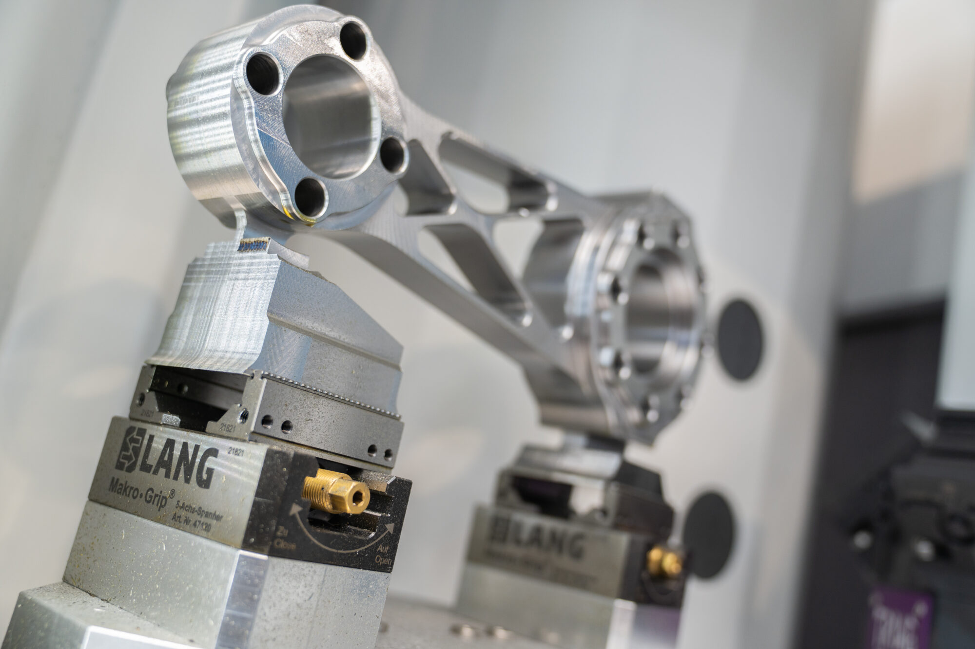 CNC-Maschinen-Hersteller I HURCO® GmbH